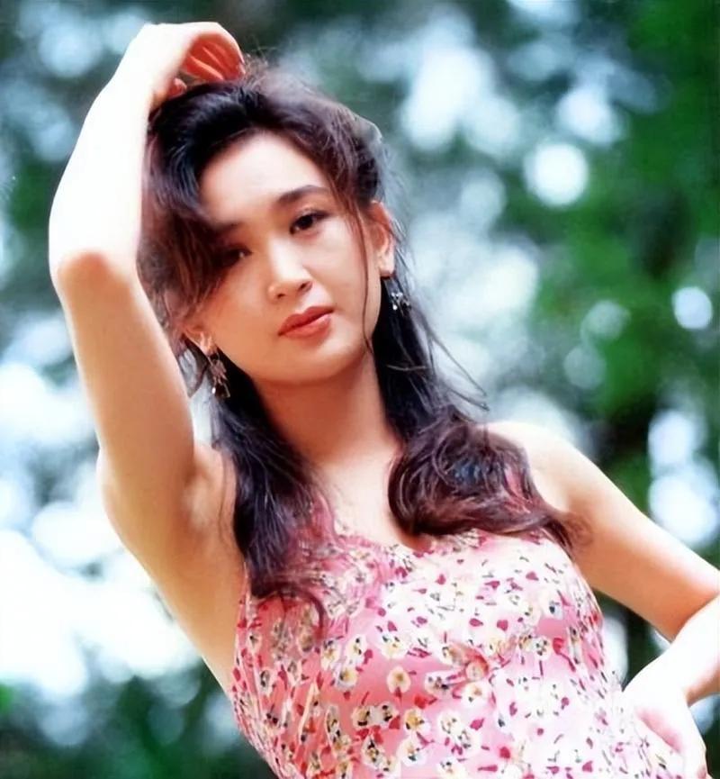 "Sexy Goddess" Wen Bixia: Born in poverty, she became famous at the age ...