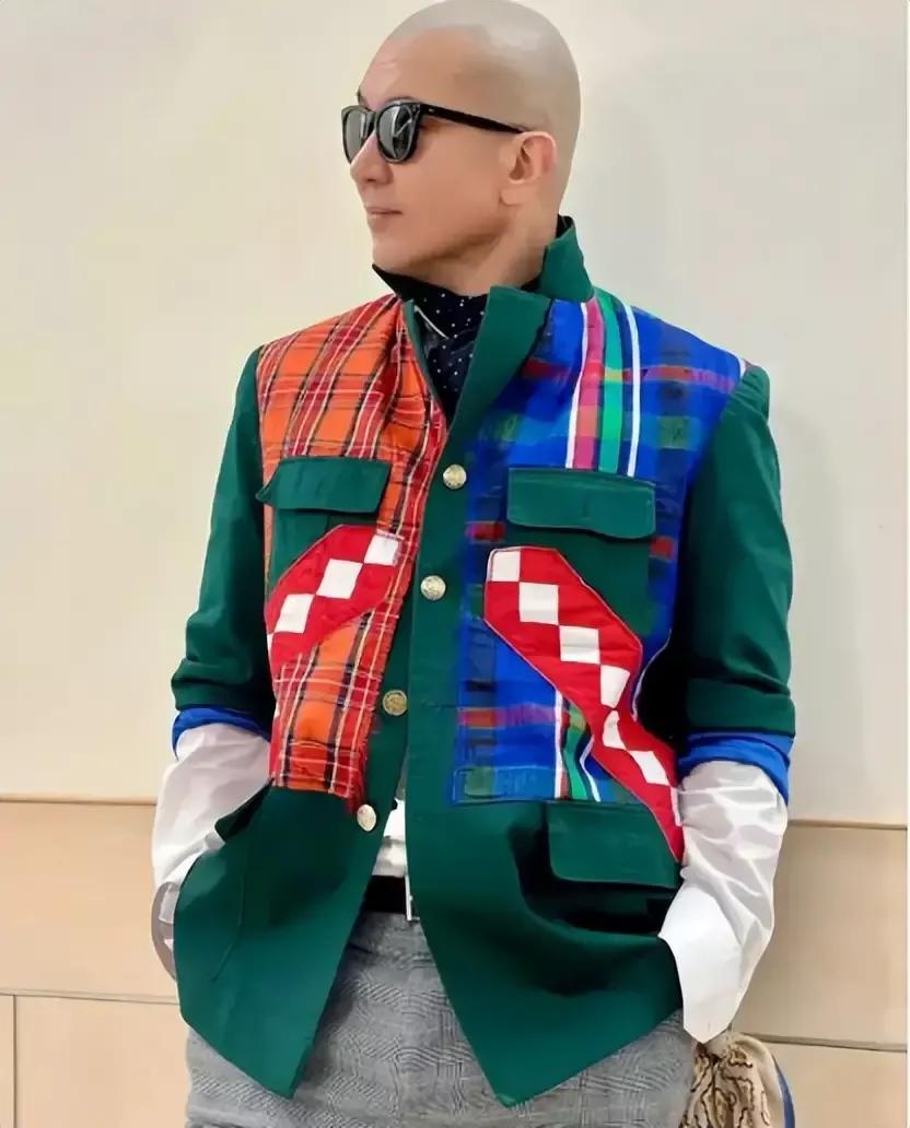 Bald headed Junye received the advertisement, which brought 3 major ...