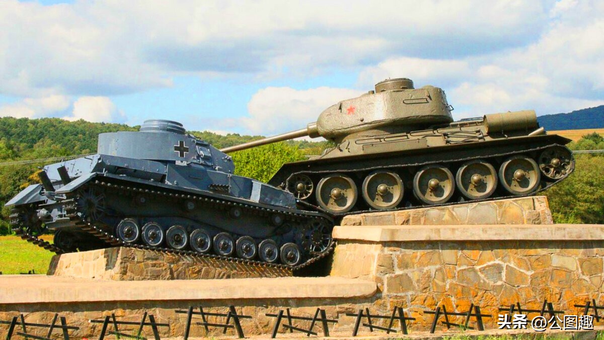 Why were German tanks painted gray while Soviet tanks were painted ...