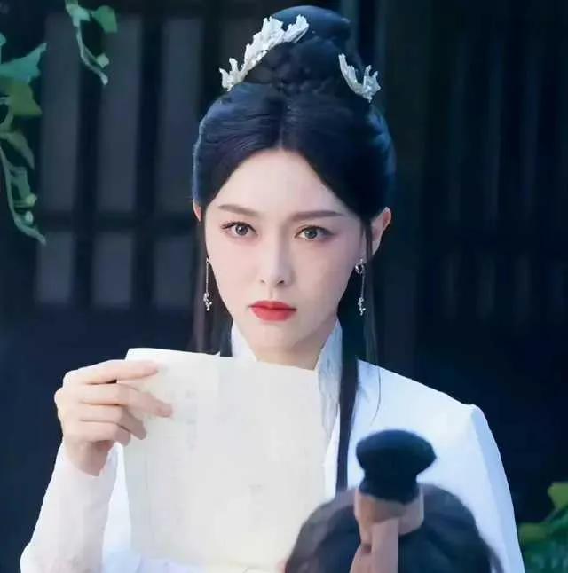 39-year-old Tang Yan once again played the role of a girl, but her ...