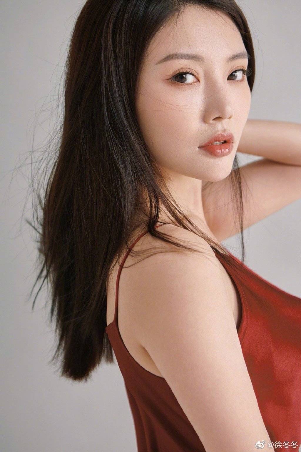 A number of movies dominate the screen to broadcast Xu Dongdong's ...