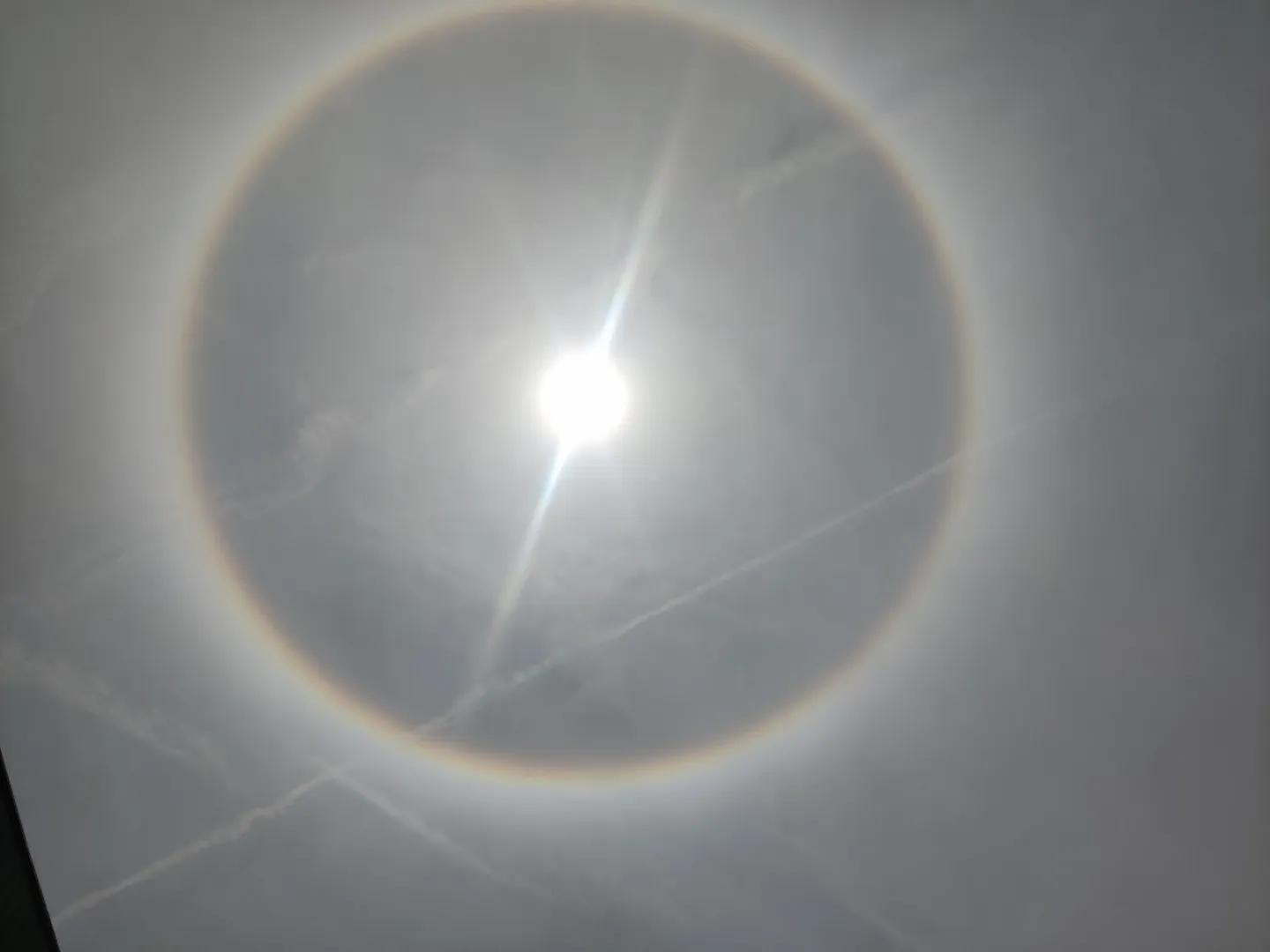 Strange solar halos appear in the sky of Wuhan, and the door of time ...