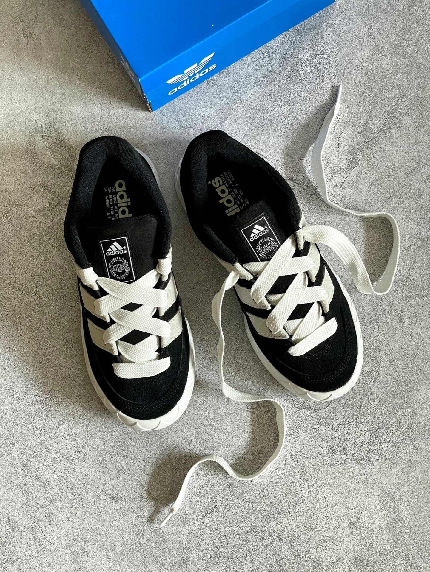 Don't miss the black and white bread shoes - iNEWS