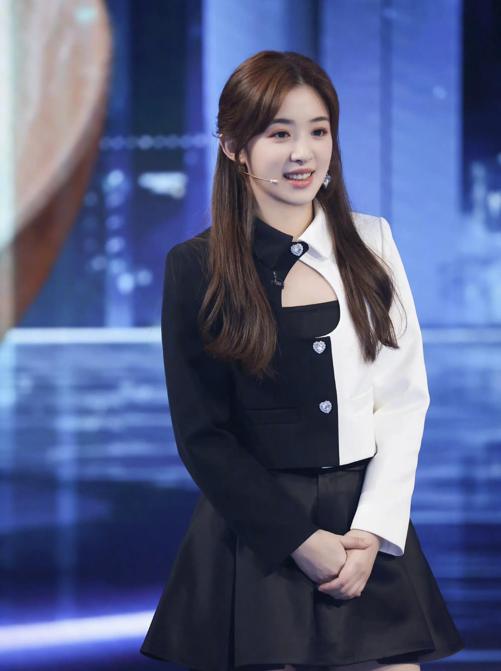 Female star Zhang Hanyun's fashion photo: sweet, cute, handsome and ...