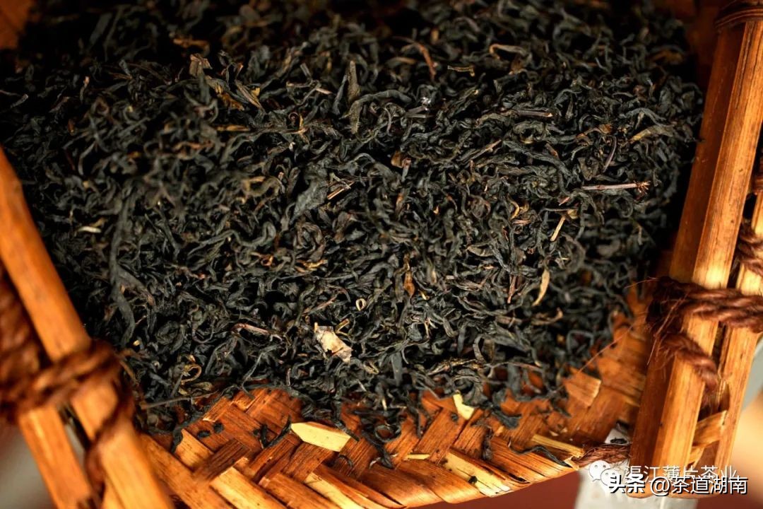 Tan Tan, a famous Chinese writer, wrote an article about Qujiang flake ...