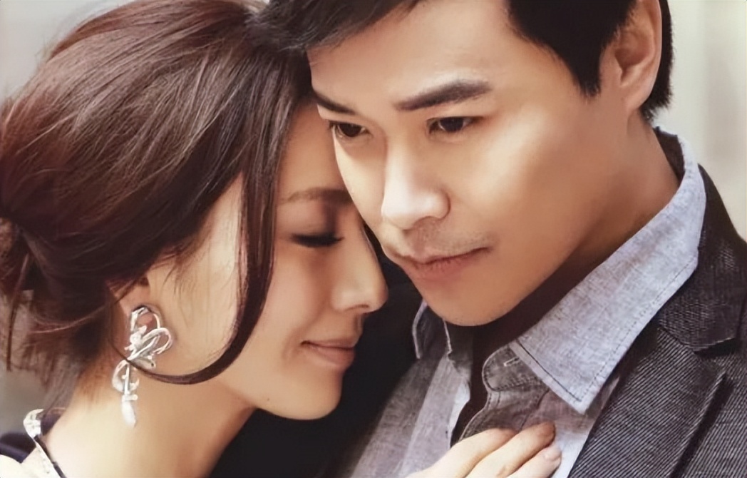 Chen Sicheng returned to Beijing with his new girlfriend. The woman looks like Tong Liya, and ...