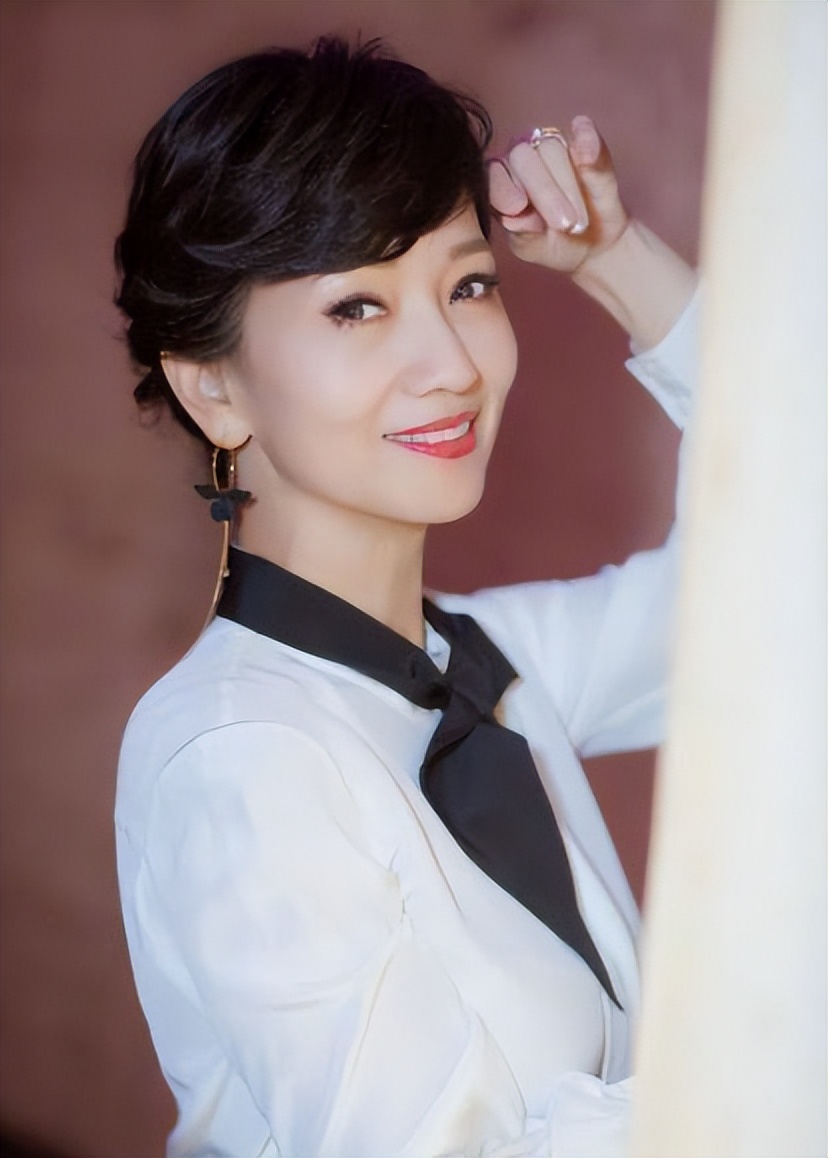 64-year-old Zhao Yazhi, the goddess of immortality, makes people feel ...