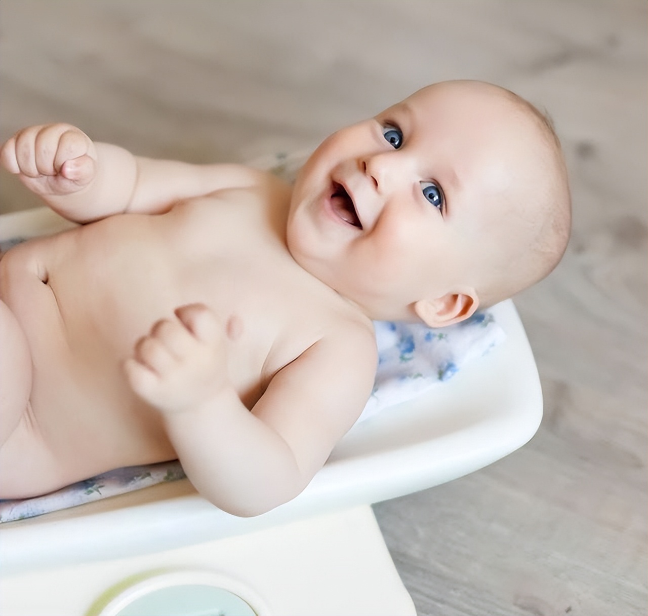 The baby's 6-month-old growth and development standard, is your baby ...