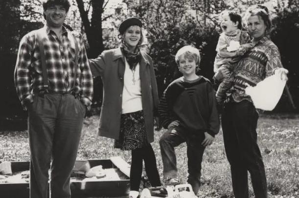 In "The Kramm Family", what method did the director use to reflect the ...