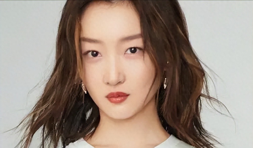 His private life is chaotic, he was photographed playing "games" with his boyfriend without ...