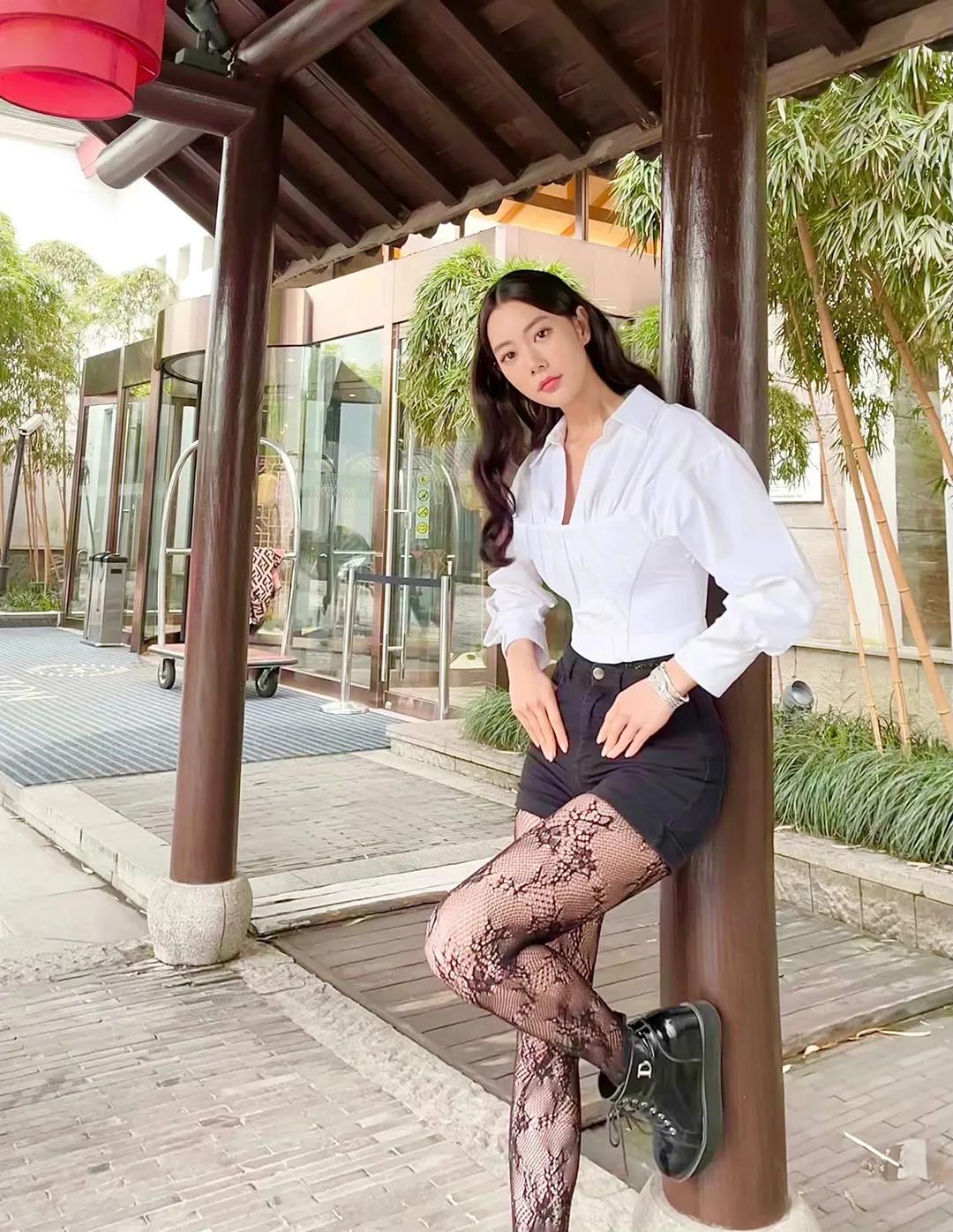 Clara Sexy Legs Compilation - iMedia