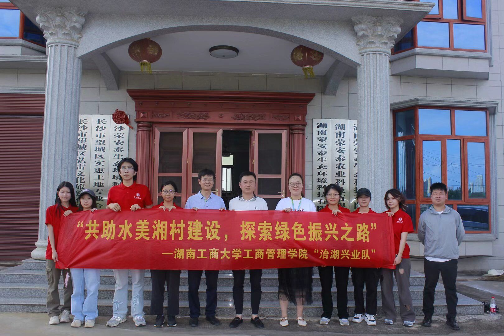 The three-color culture of Tuanshan Lake - red, antique and green - iNEWS