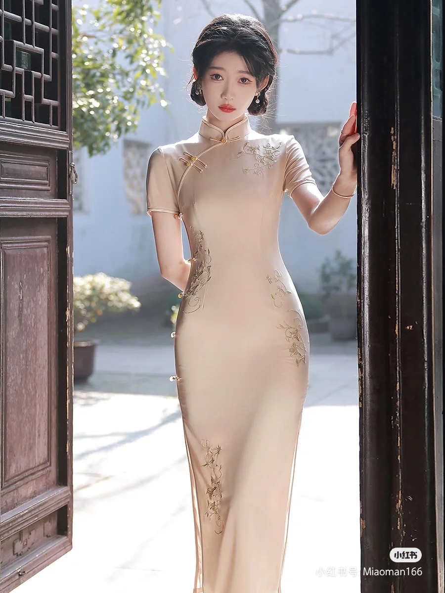 The cheongsam really shows the figure, cheongsam yyds - iNEWS