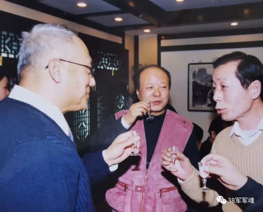 A lieutenant general on a bicycle is gone! - iMedia