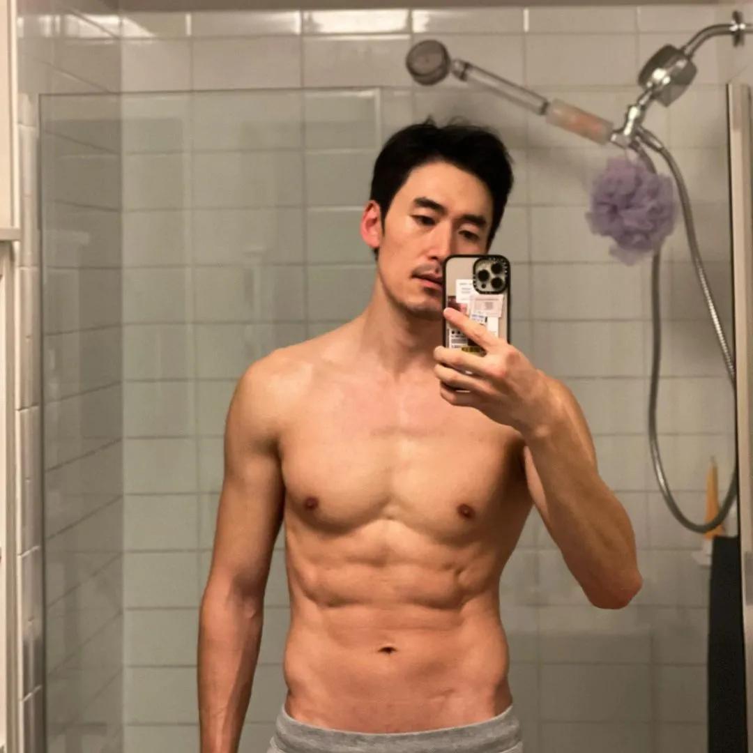 42-year-old Korean fashion supermodel Jino Chun becomes a dad - iNEWS