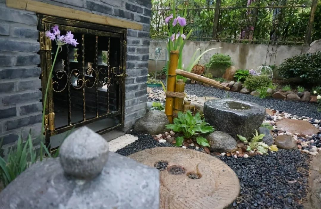 The small courtyard that spent 5,000 to renovate is also very beautiful ...