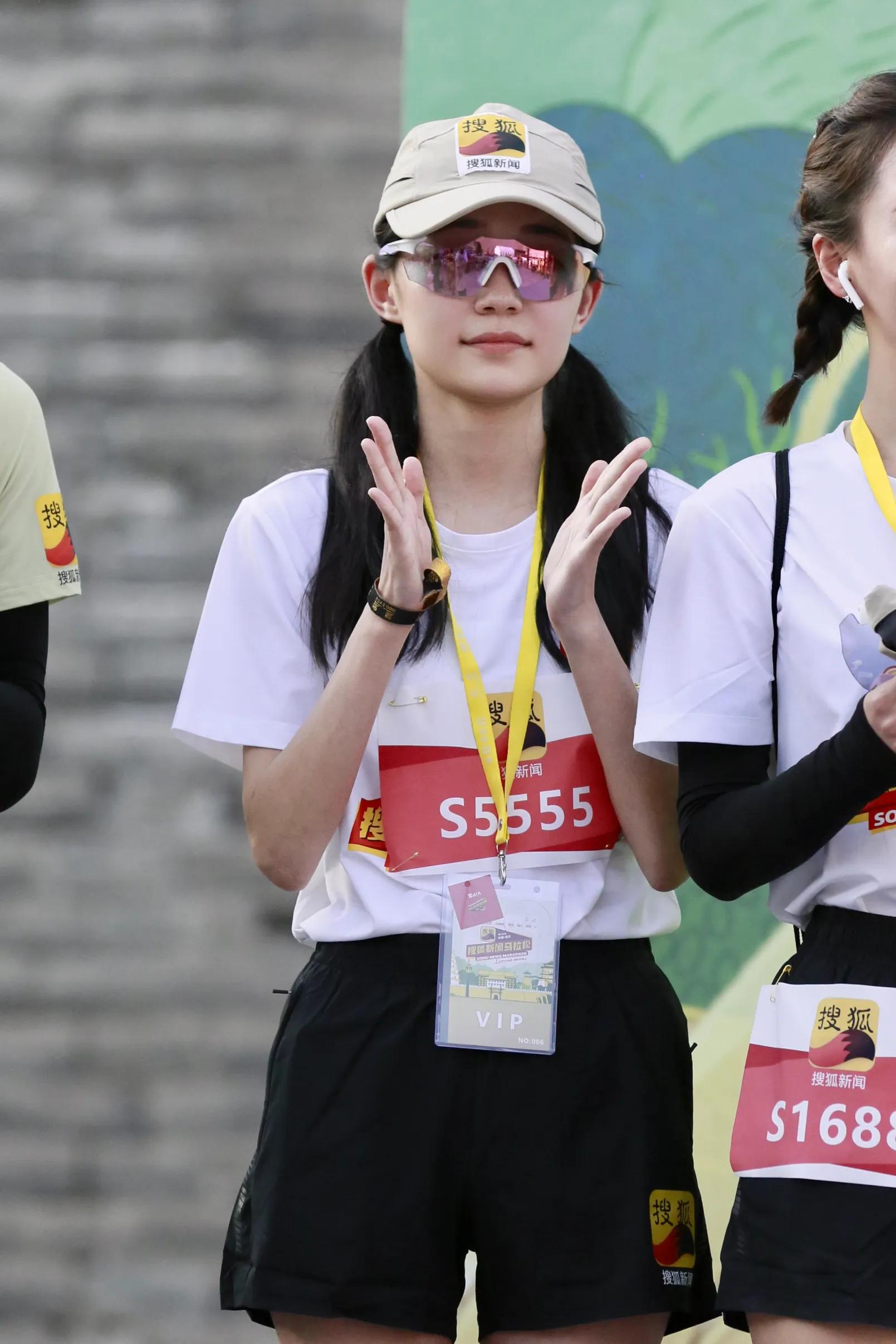 Liu Shuai participated in the Xi'an Celebrity Marathon and ran ...