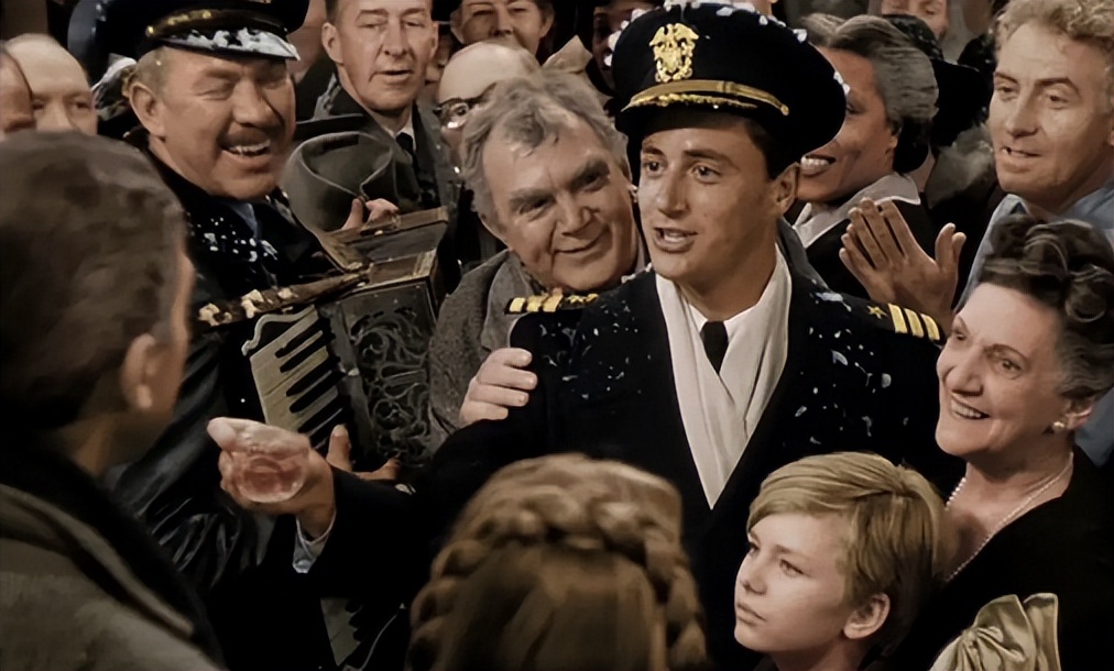 Just right or too exaggerated? Thomas Mitchell's performance sparked ...