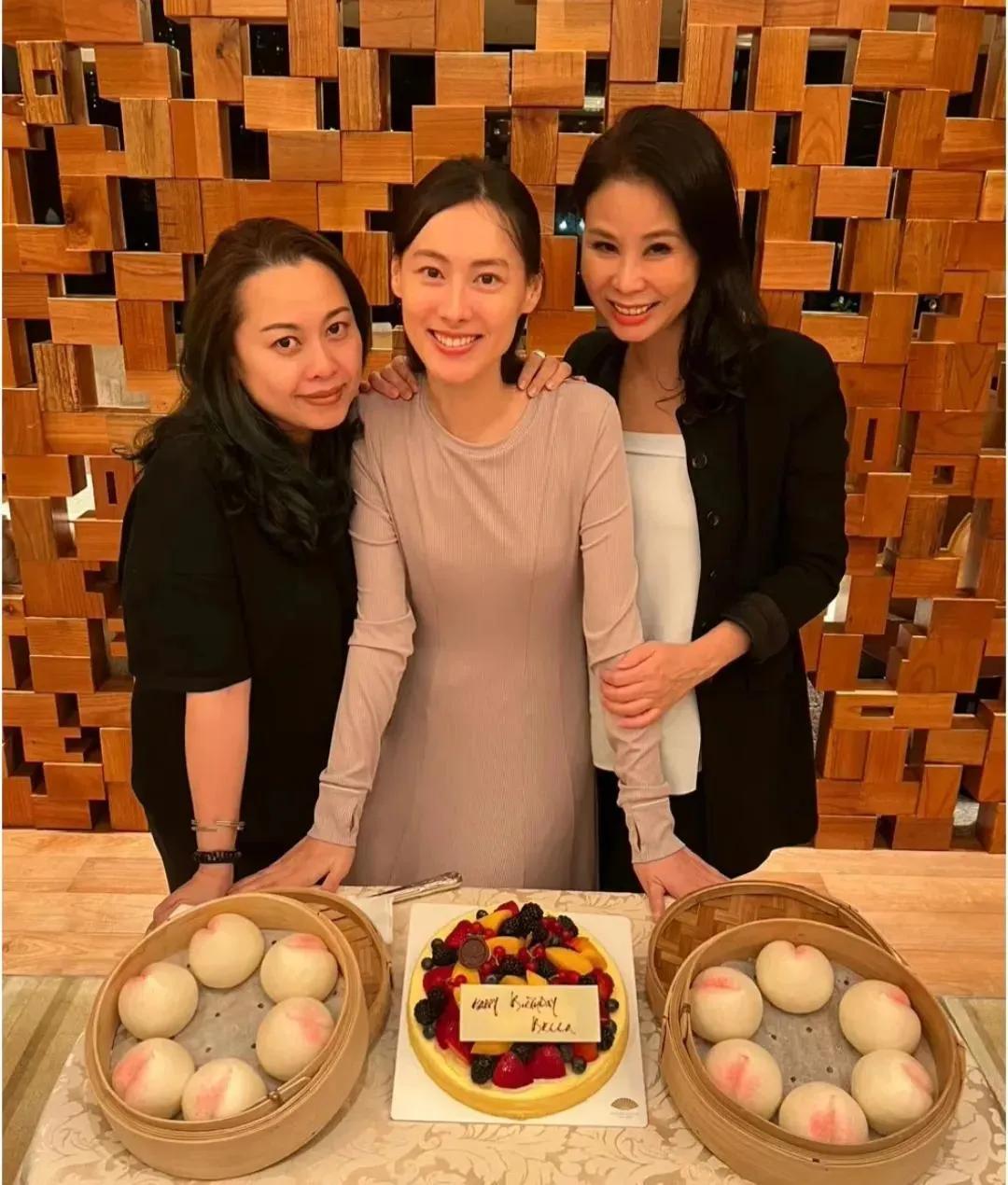 It was revealed that Li Zekai had a low profile on a date, Zeng was so ...