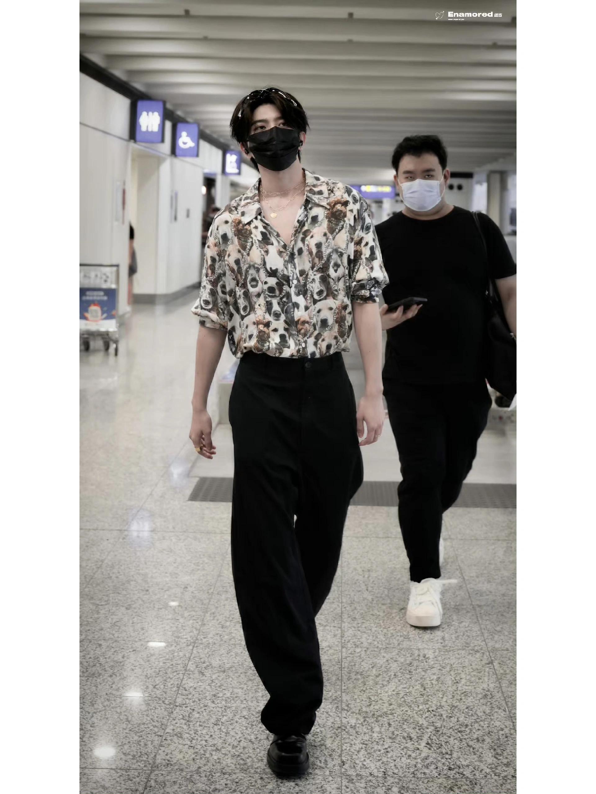 Cai Xukun set off for Thailand to record running men's private clothes ...