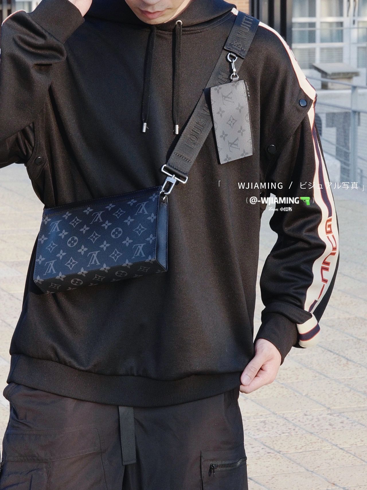 LV black warrior two-in-one messenger bag cool handsome low-key high ...