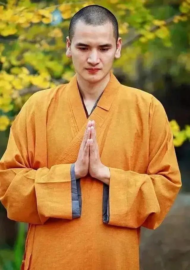 Myanmar's most handsome monk Takong VS China's most handsome monk Shi ...