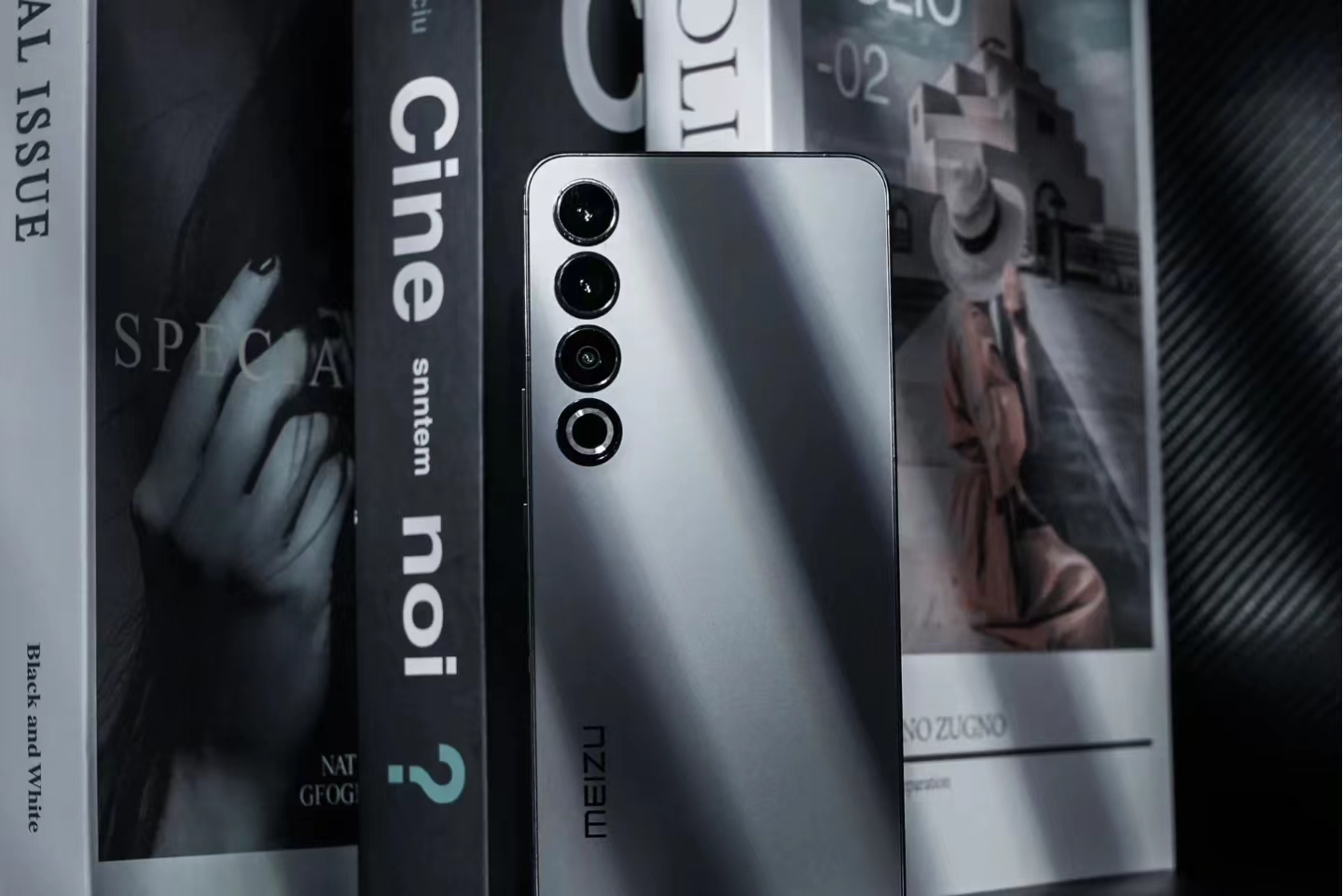 The appearance of Apple 15 Pro is exposed. Compared with Meizu 20 PRO ...