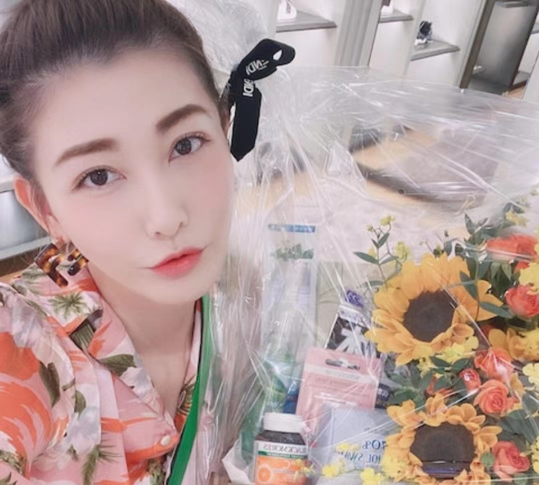 Evolution of appearance? A well-known Hong Kong star's sharp chin ...