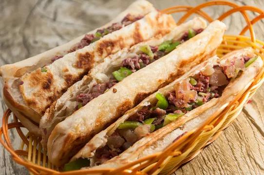 The 70-year-old master teaches you how to cook donkey meat, and the ...