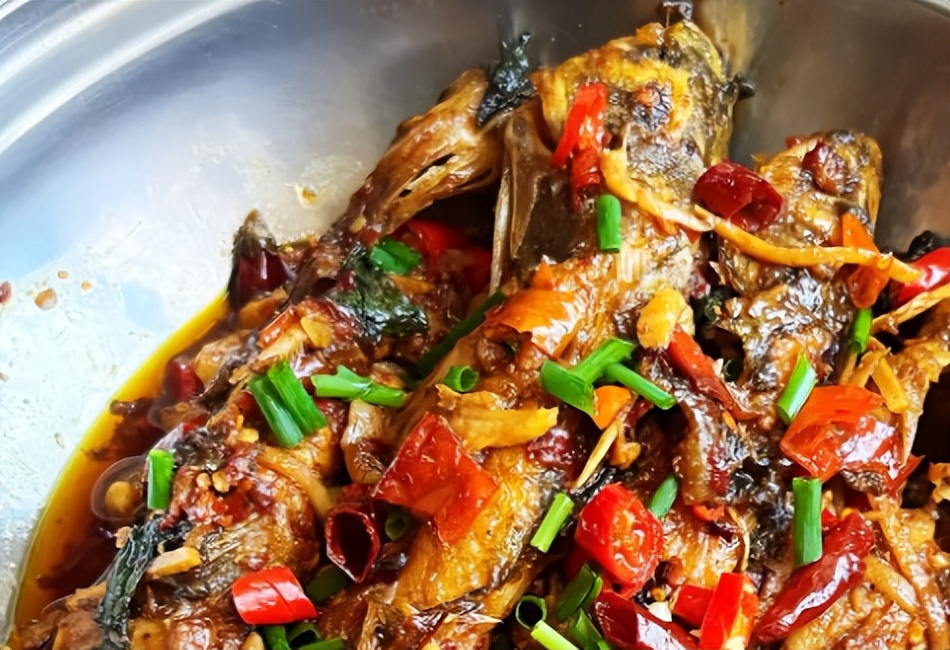 Spicy dry pot yellow bone fish: the magic of cooking, the feast of ...