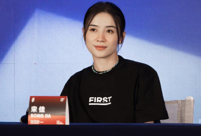 Exposure of Song Jia playing big names? In the early morning, asking ...