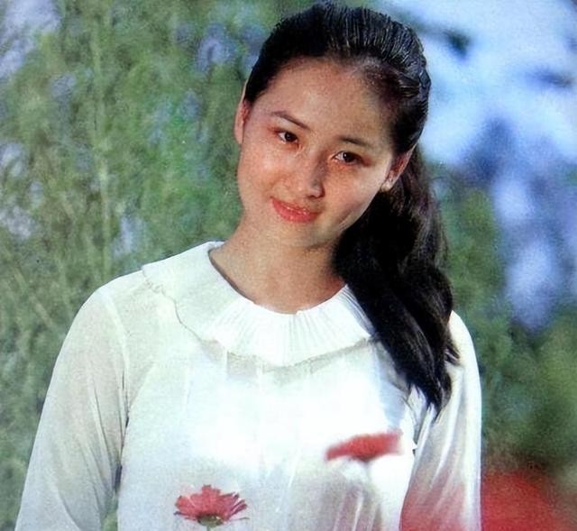 She once fascinated Zhang Yimou and broke Ma Jingtao's heart. Now she is over 60 and still alone ...