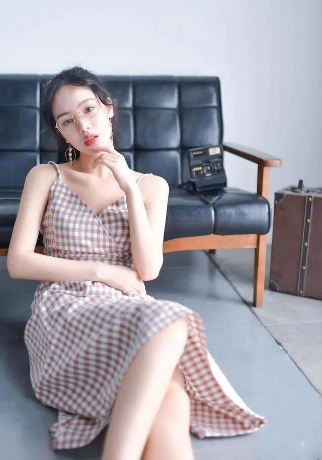 Xiong Yuting's fashionable outfits are playful and smart - iNEWS