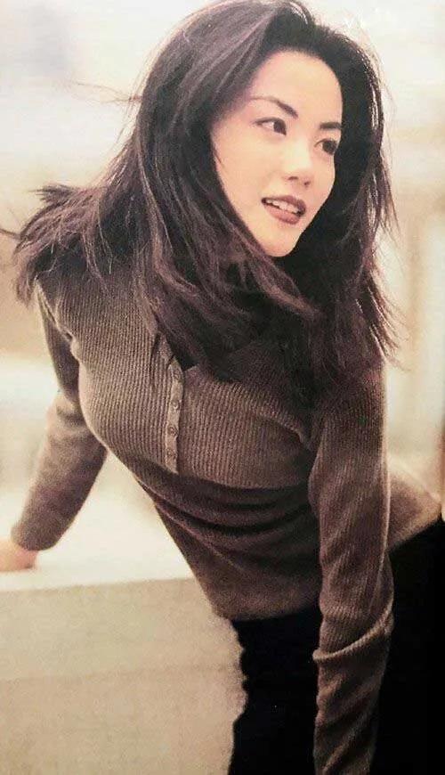 10 Female Celebrities With Flat Faces, But More and More - iNEWS