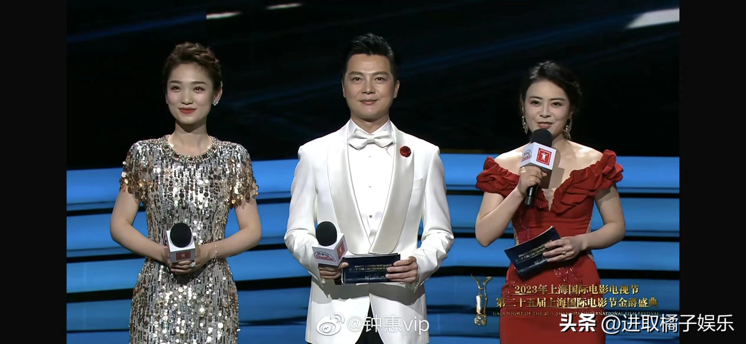 Famous scene at the Shanghai Film Festival: Shen Teng calling sister ...