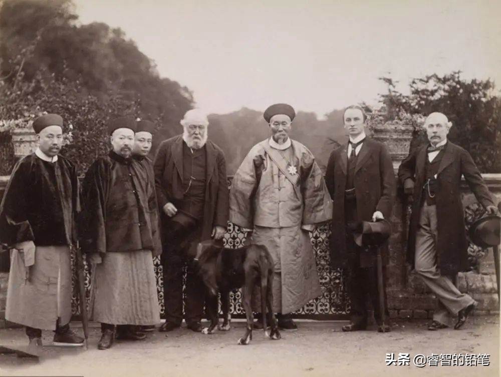 Li Hongzhang saw the Mark Qin machine gun for the first time. He asked ...