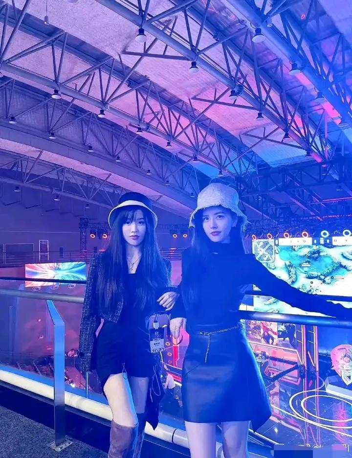 Is By2 undergoing plastic surgery? How can it be so different from ...