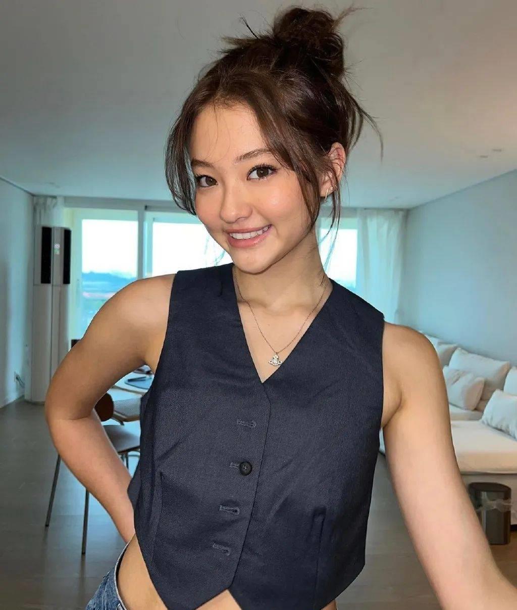 From being stunning in her debut photos to becoming a common girl, what ...