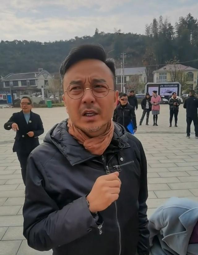 "Quick Book" has been off the air for a year, and He Jiong's happy ...