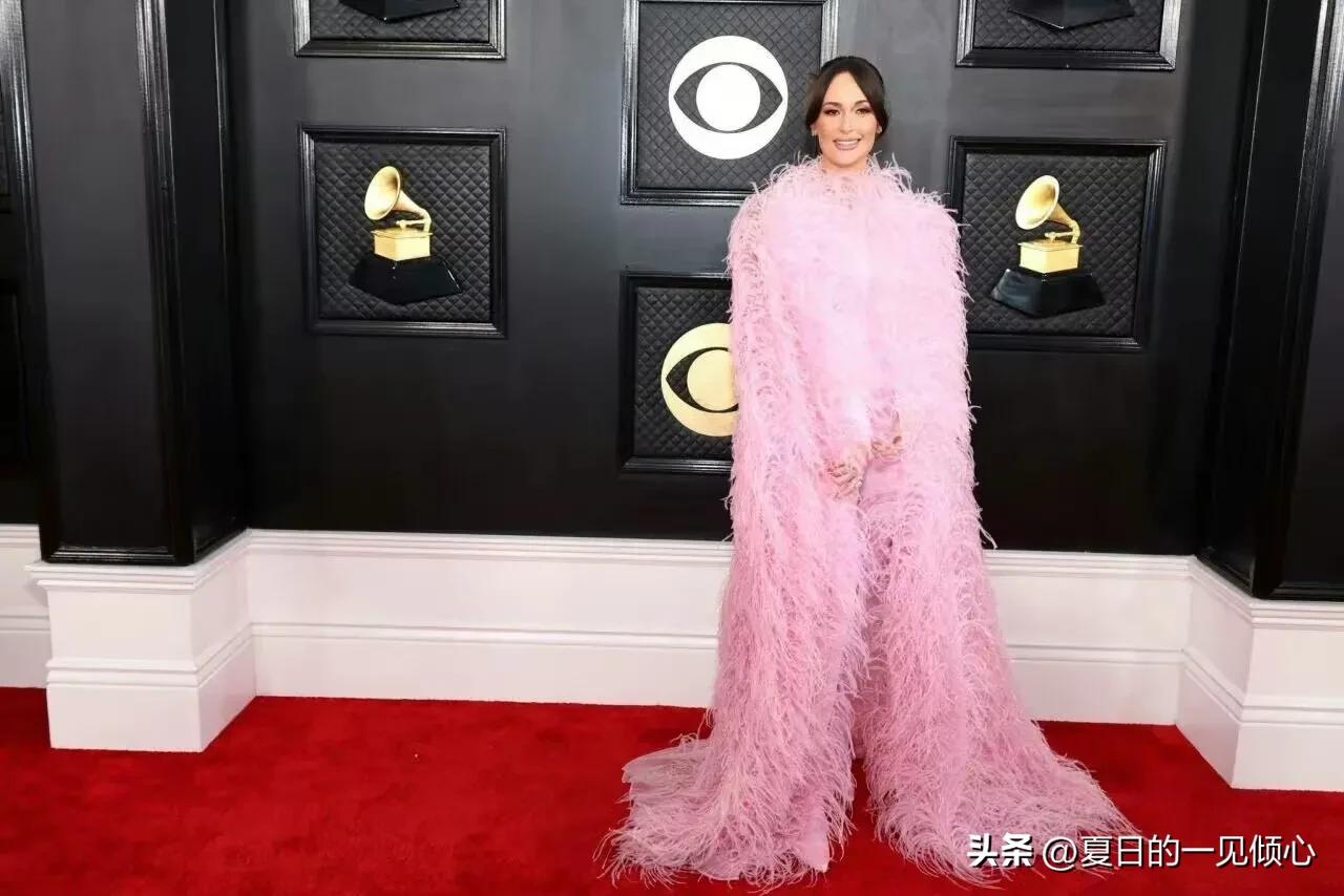 "Pink Lady" Kathy Musgraves - iNEWS