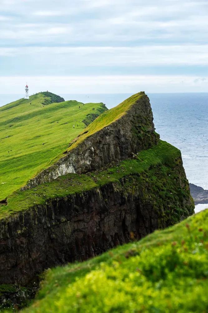 The loneliest island in the world - iNEWS