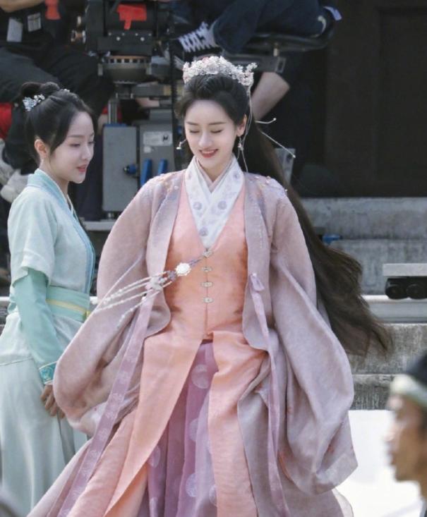 Following Zheng Yecheng and Liu Xueyi, Yuan Bingyan welcomes the ...