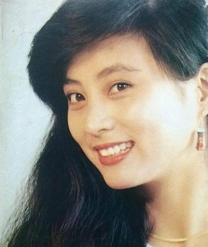 Sweet song queen Li Lingyu - iNEWS