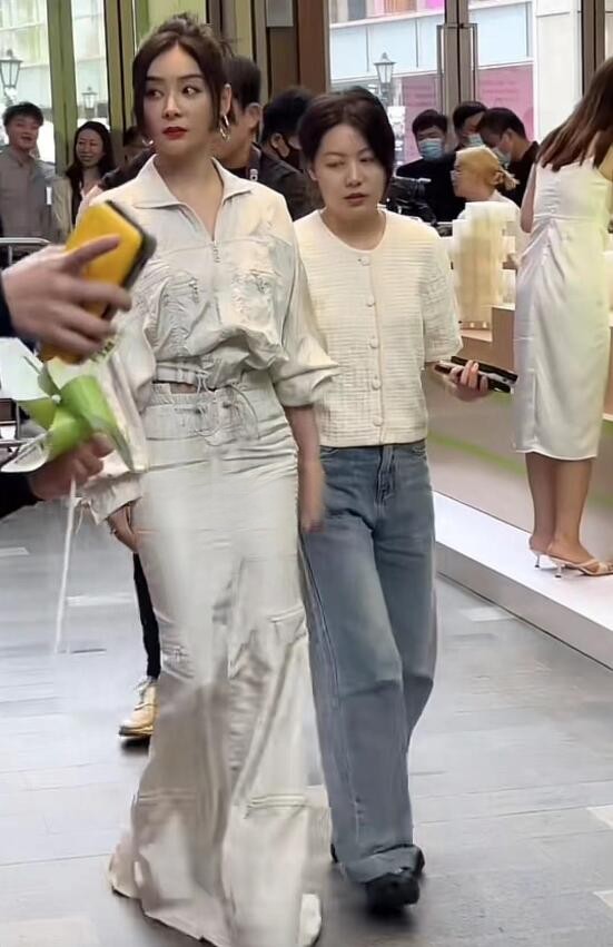 The actresses are more beautiful than others! Yi Nengjing bumped into ...