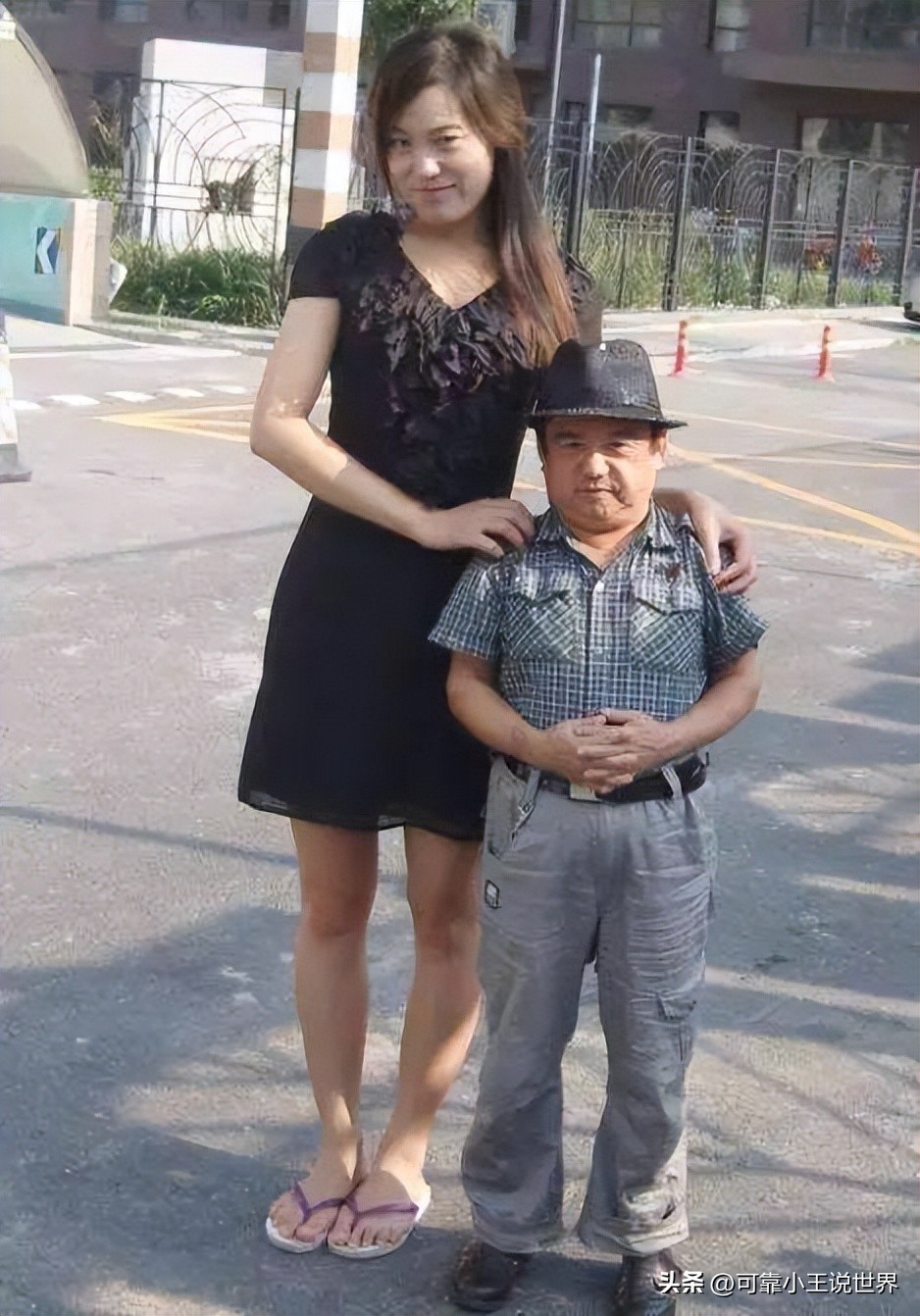 He is the shortest Chinese star, but his wife is not ordinary, and he ...