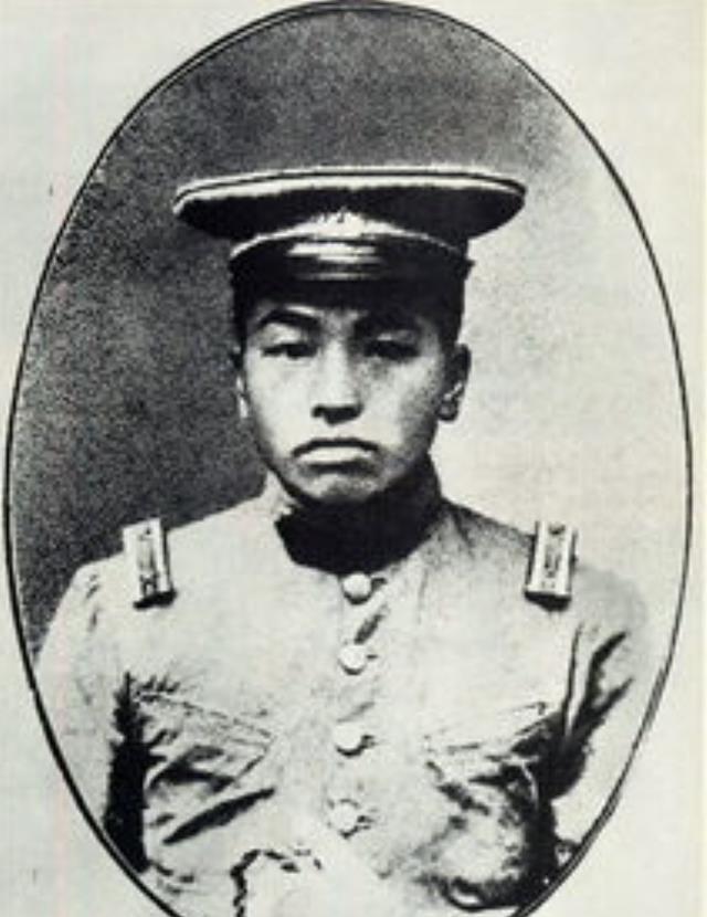 She was Huang Gonglue's only child and was raised by Mr. Peng himself ...