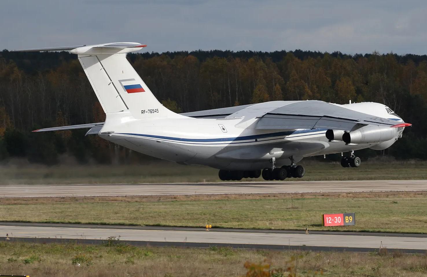 The maximum range is 8,000 kilometers, and the China Yun-20 strategic ...