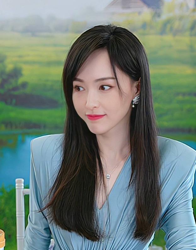 Tang Yan under the lens of passers-by is more beautiful than the ...