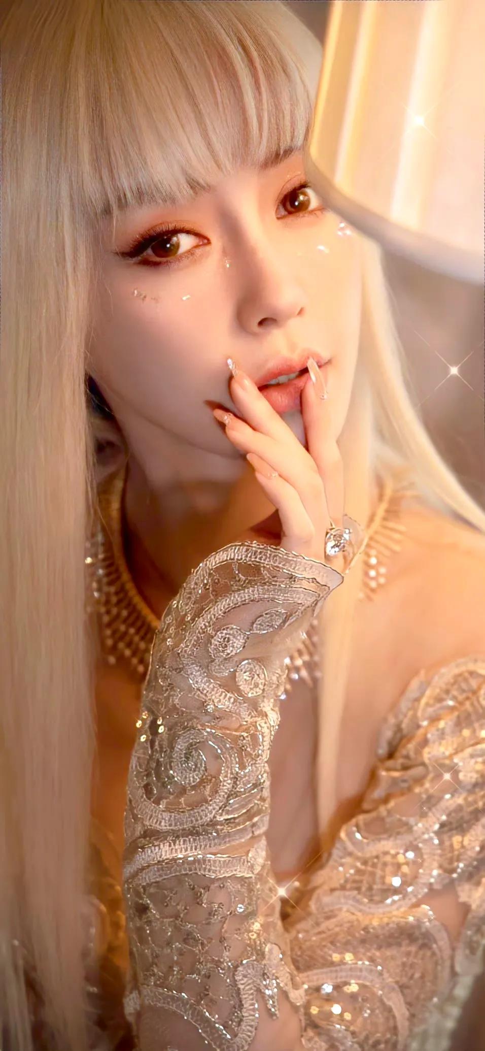 Angelababy Yang Ying is simply a real Barbie! - iMedia