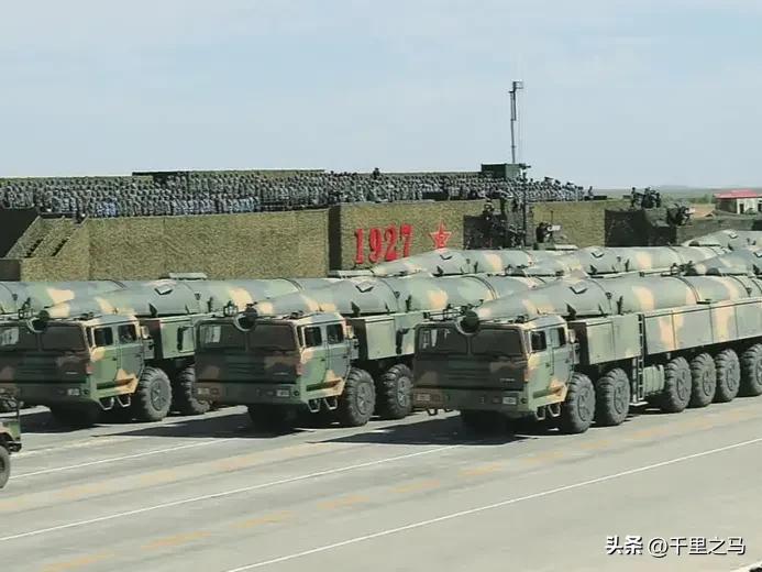 "Dongfeng 27" successfully hit a moving target at sea, and military ...